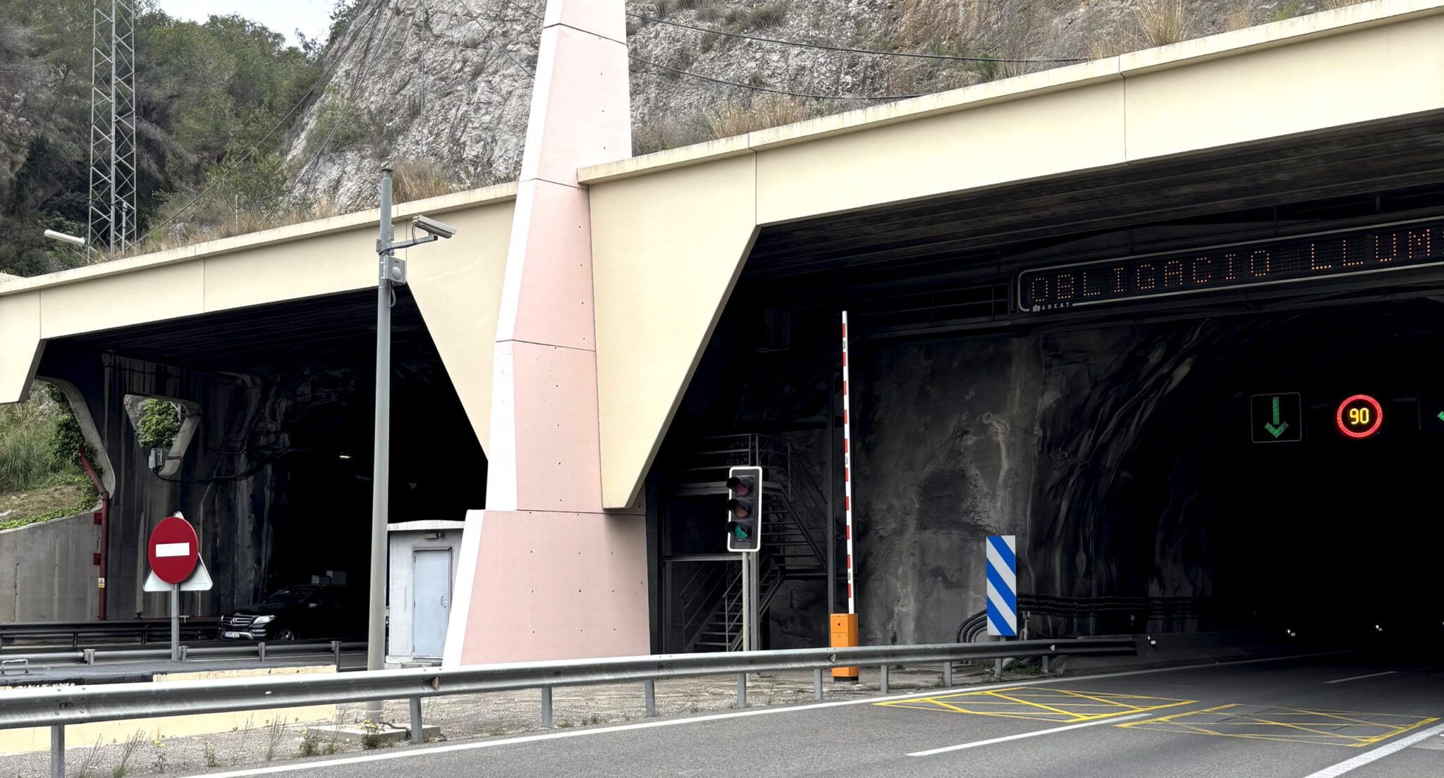 i2CAT and Autopistas move forward with the implementation of DIMOS 5G use cases on the C-32 ...